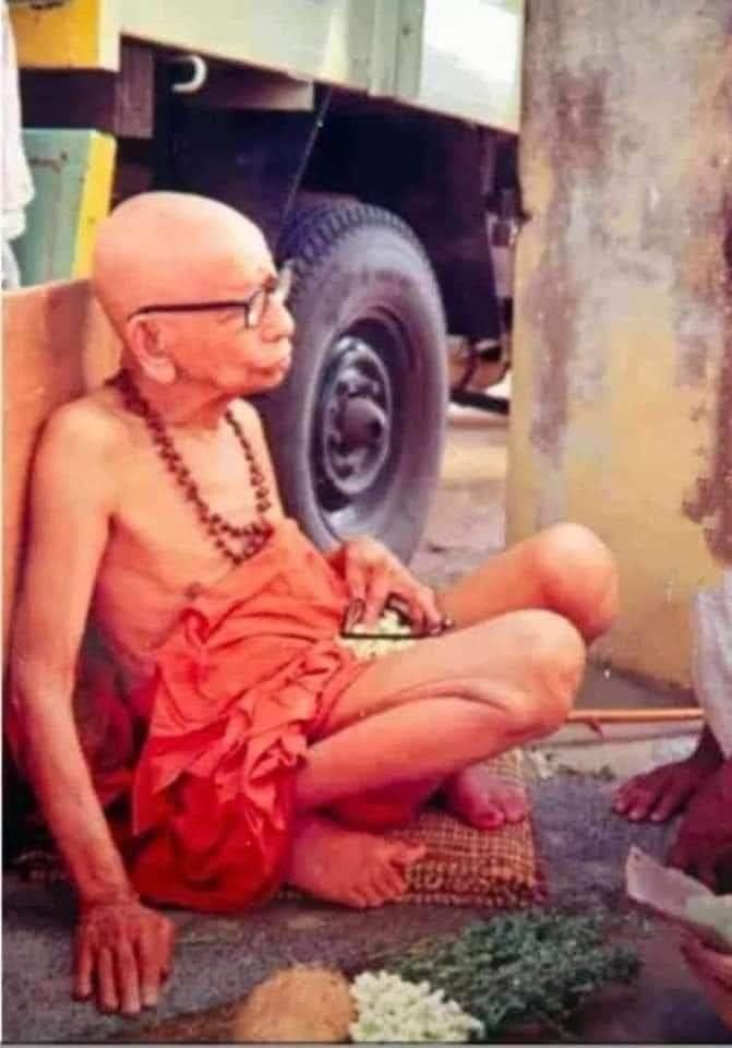 Digitally Remastered High Resolution Old Sri Periyava Pictures – Sage ...